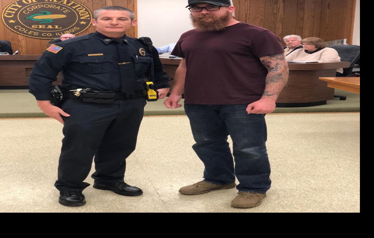 Mattoon council honors man who assisted police officer