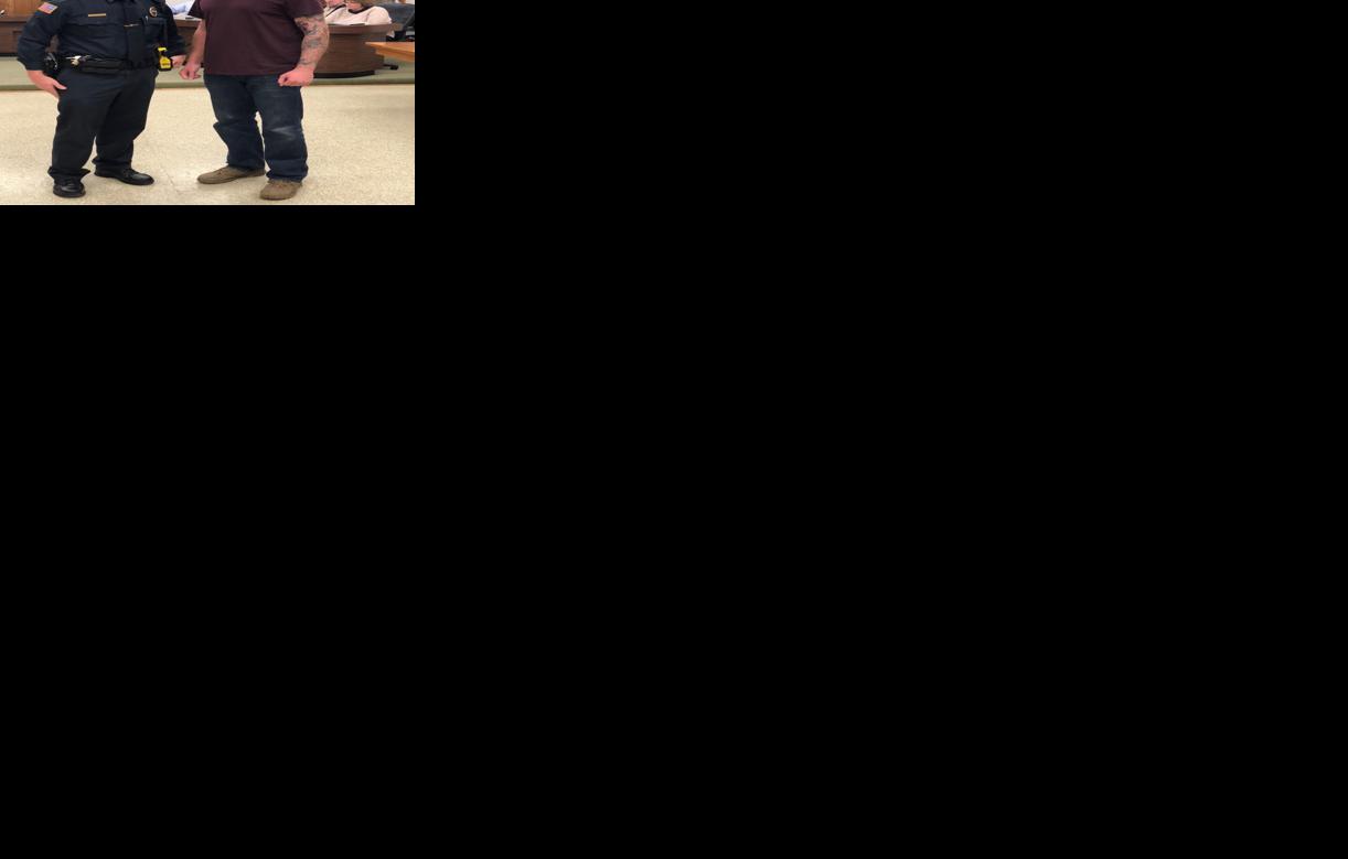 Mattoon council honors man who assisted police officer