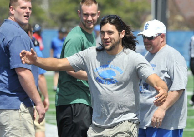 Lora signs with Vikings as free agent