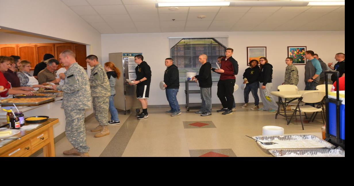 Family cooks food for son's Army platoon