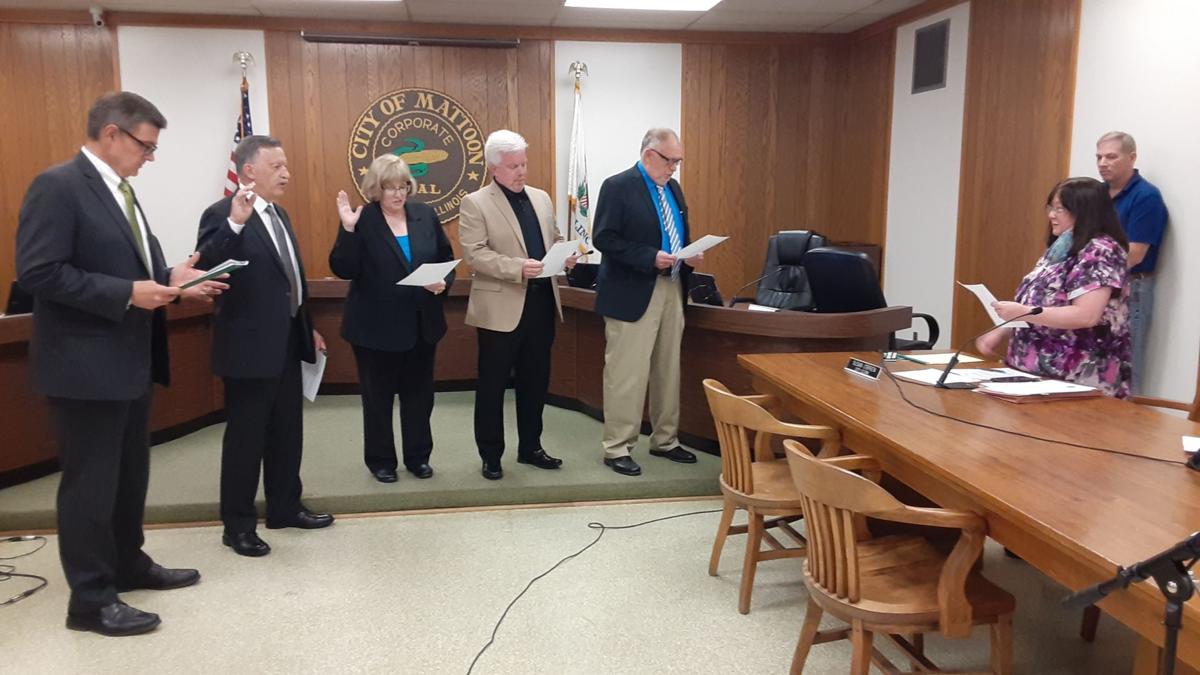 New Mattoon mayor, City Council take oath of office