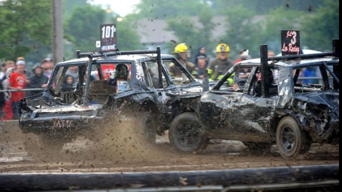 Demolition derby crashes through mud at fair | Local | jg-tc.com