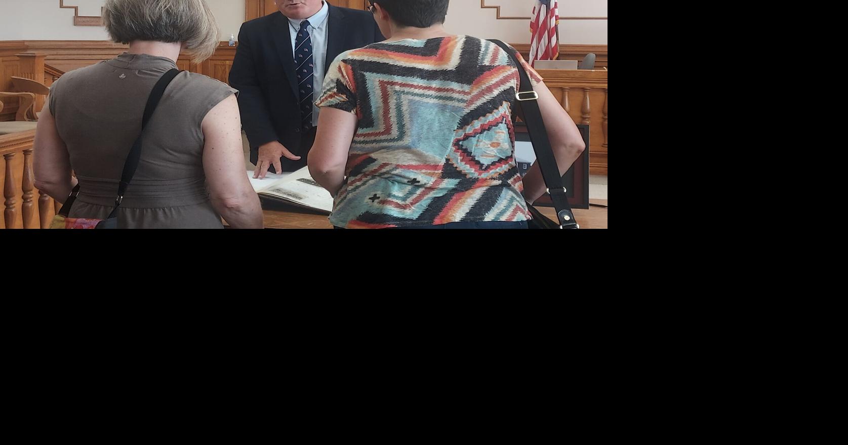 Charleston unveils new courthouse windows