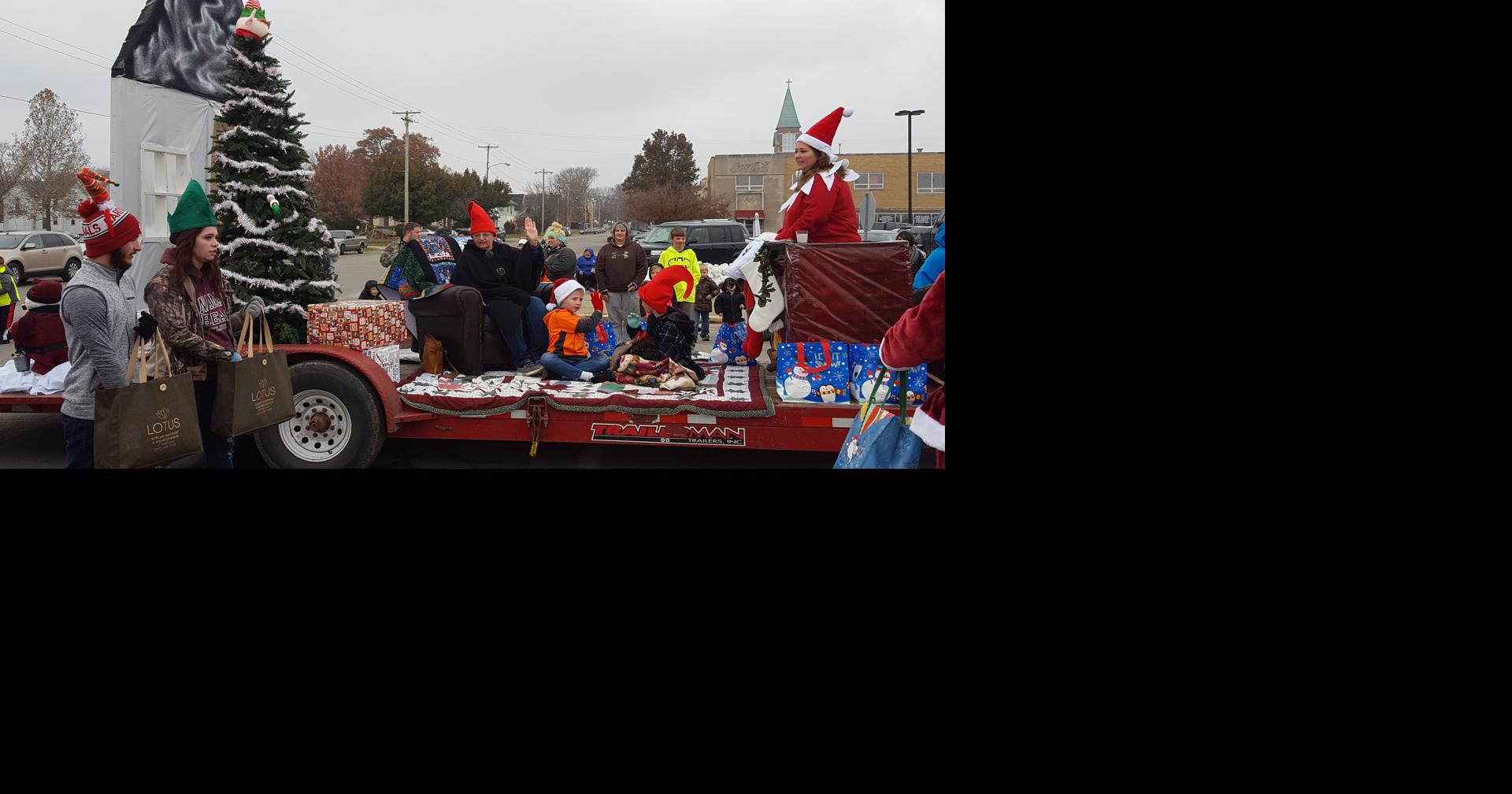 Mattoon parade has 'Elf on a Shelf' theme