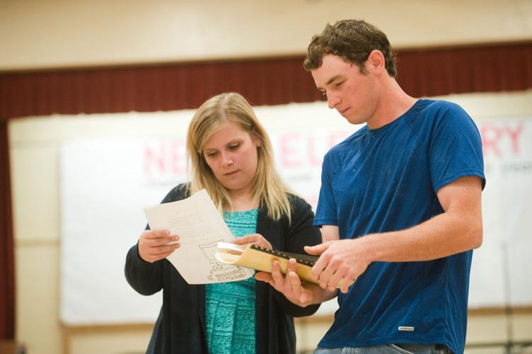 Neoga Elementary hosts gathering, opens 15-year-old time capsule