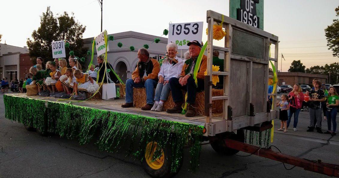 Students, alumni turn out for revived Mattoon homecoming parade