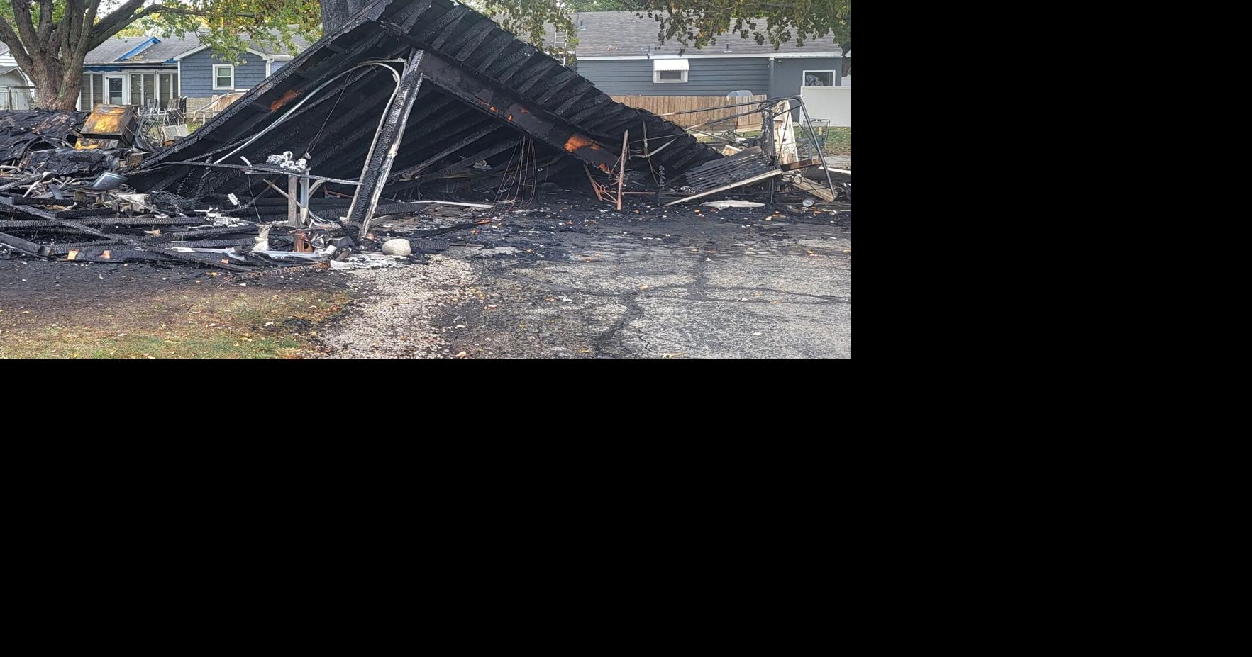 Fire destroys detached garage along in Mattoon