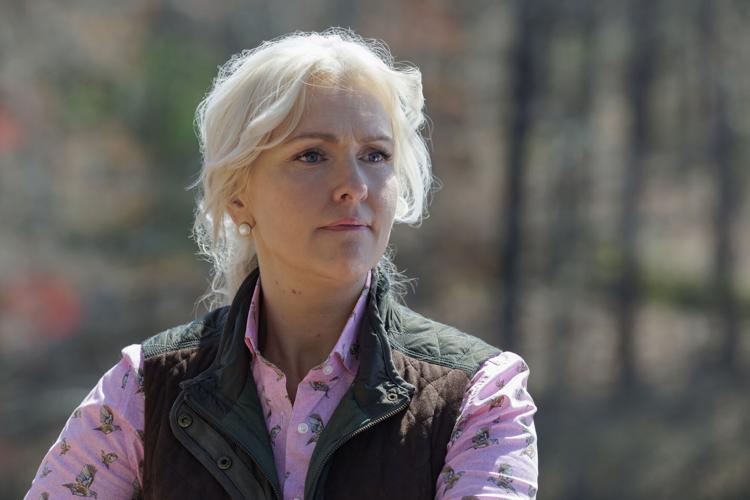 Jenn Lyon roars as aggressive mom in 'English Teacher' on FX