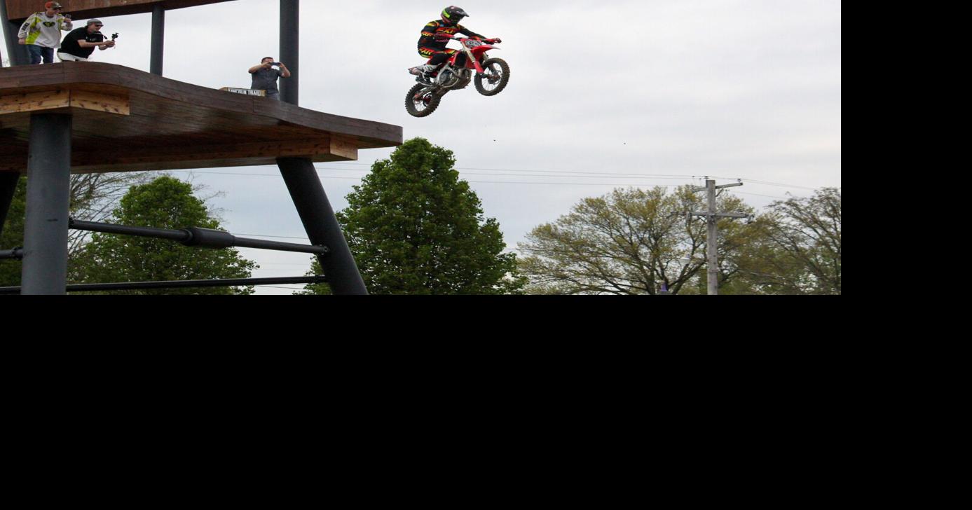 Motorcyclist Brett Cue jumps dirt bike from World's Largest Rocking Chair