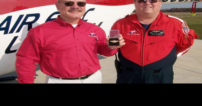 Paramedic earns 1000th flight wings