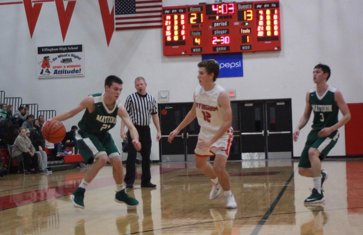 Mattoon boys basketball overwhelmed in loss at Effingham