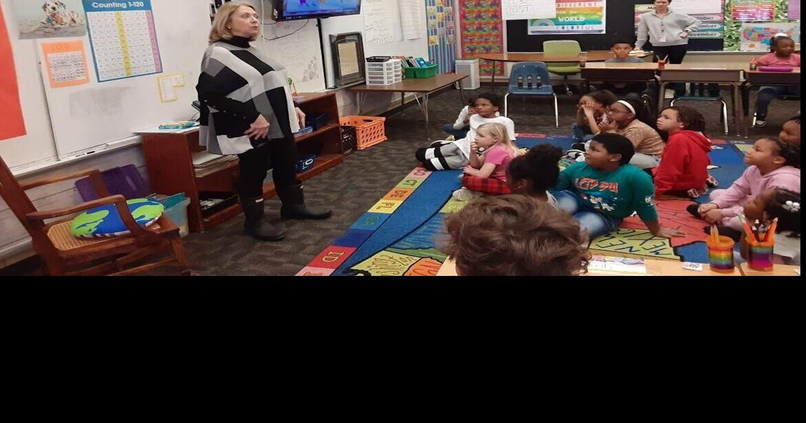 Students pepper Decatur mayor, Mattoon native Julie Moore Wolfe with ...