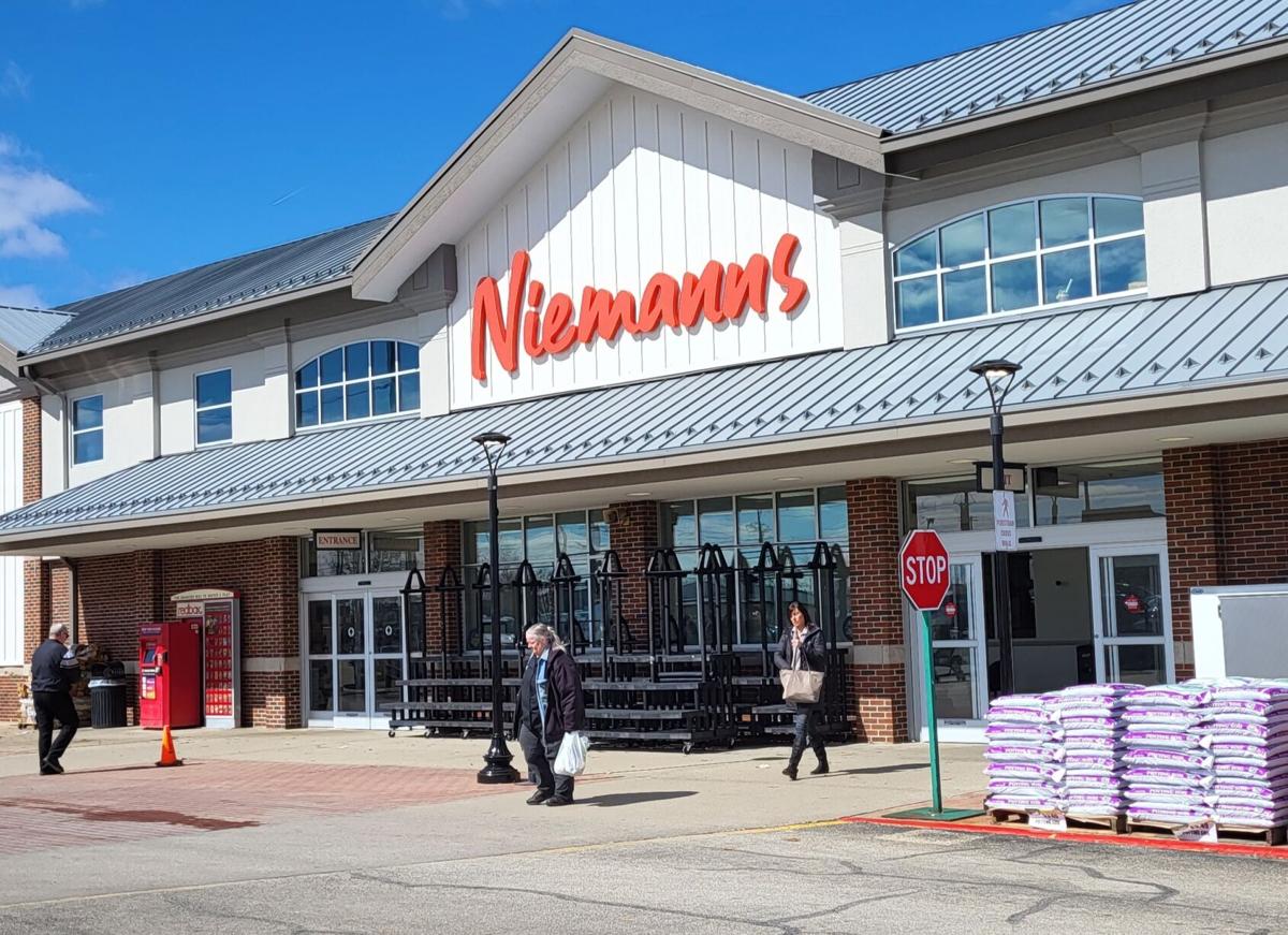 Mattoon County Market becomes first store to be rebranded as Niemanns
