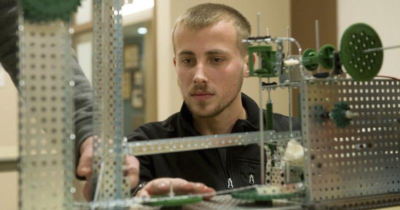 Crowder College hosts Engineering Day competition for high school ...