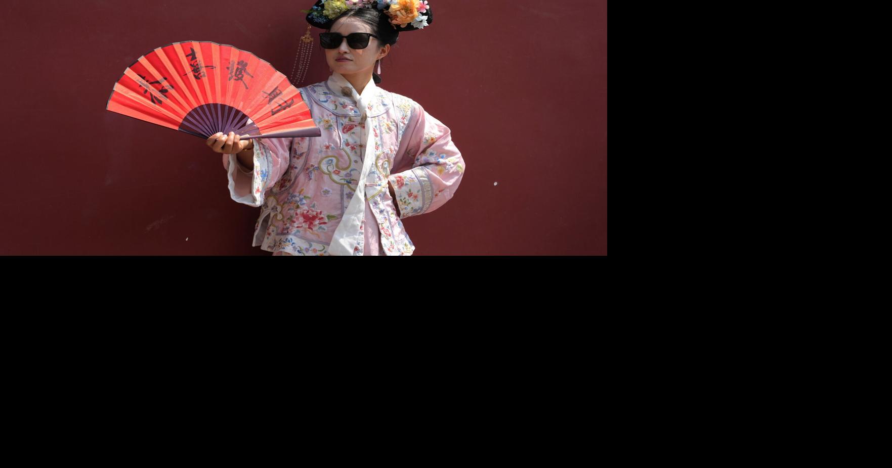 Dressing visitors in ancient China's imperial splendor is booming in ...