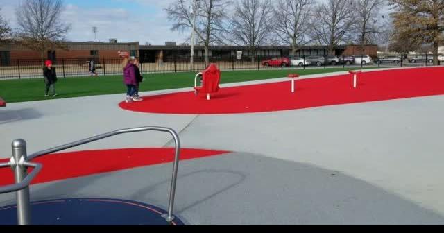 Carl Junction K-1 students use new all-inclusive playground ...