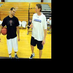 Perry Ellis, Greg Dreiling lend a hand at Thomas Jefferson camp ...
