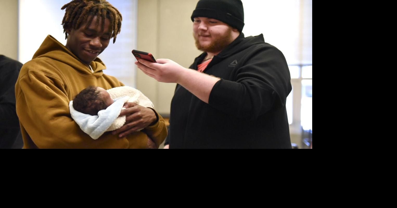 New Kansas City program guides teen dads through fatherhood | News | joplinglobe.com