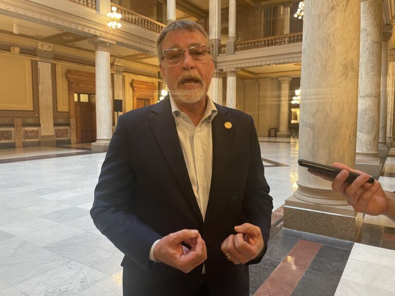 Indiana strips nearly 1,800 noncitizens of commercial driver's licenses ...