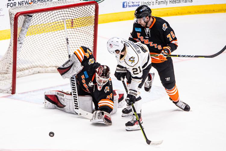 Komets' power-play streak ends in 4-2 loss to Nailers, who get a good ...
