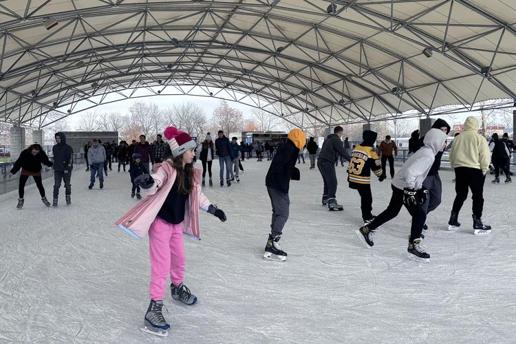 Headwaters Park ice rink bustles after warm-weather thaw | Local ...