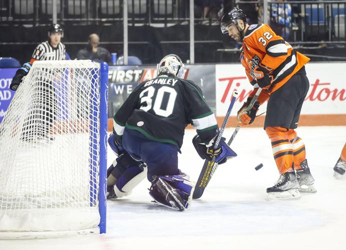 Cormier, D'Aoust lead Komets to 5-2 victory, as team honors late co ...