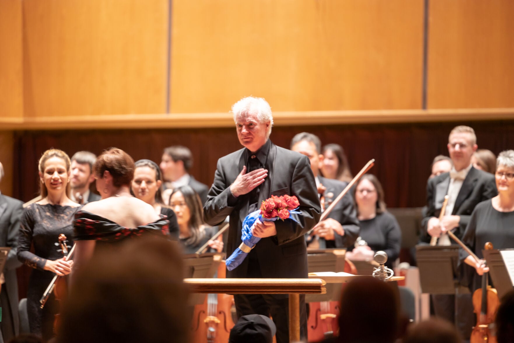 Fort Wayne Philharmonic music director exits year earlier than ...