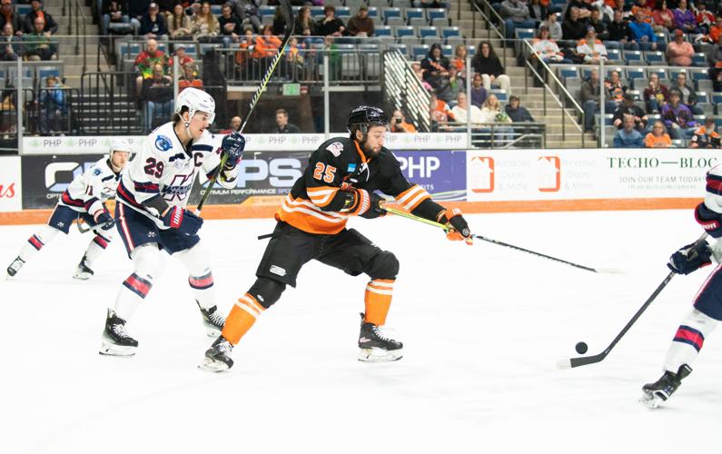 Strong 3rd period by Komets leads to victory over Kalamazoo; Fort Wayne ...