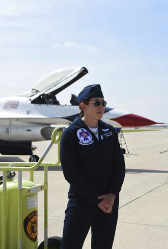 how much do thunderbird pilots make