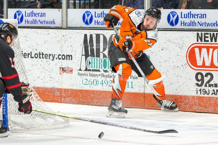 Komets' Ture Linden caps wild 3rd period with winning goal | Ice Chips ...