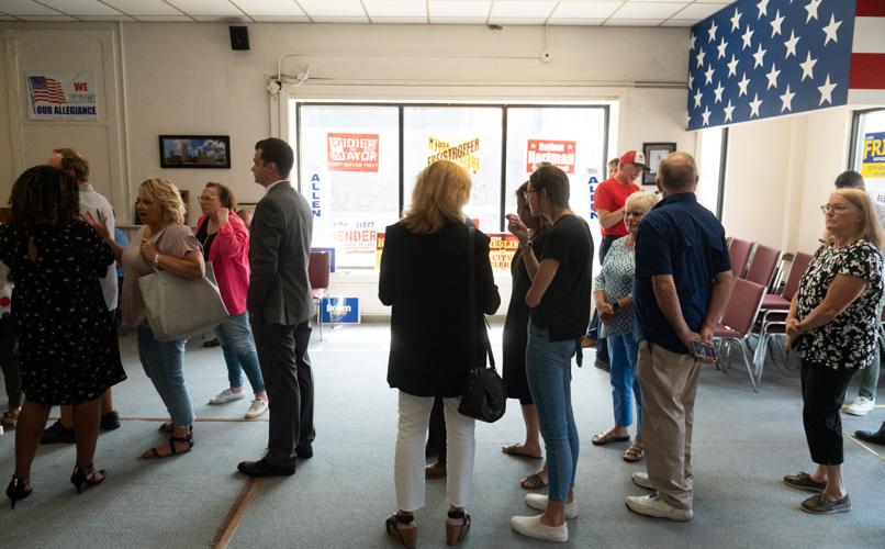 Mike Pence stops in Fort Wayne to meet with local Republicans | Local ...