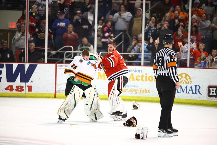 Fiona Quinn, 1st woman to do play-by-play for Komets: 'Insane' to call ...