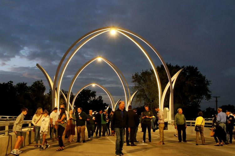 Veterans Memorial Bridge aglow at dedication | Local | journalgazette.net