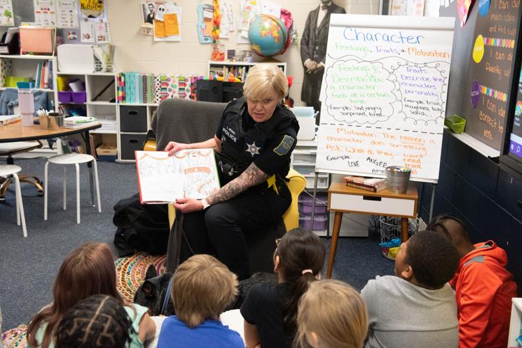 Fort Wayne police officer reads, therapy dog charms EACS third grade ...