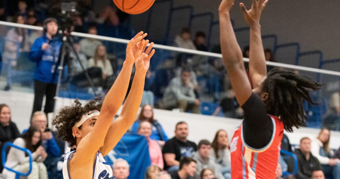 Wayne boys withstand late run from Carroll, Charger girls complete ...