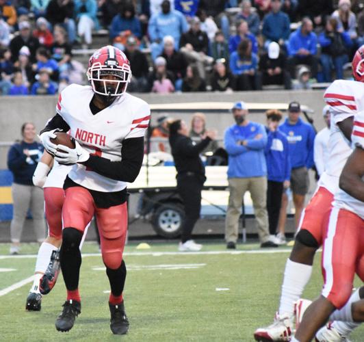 High School Football Roundup: Legends force late fumble topple Spartans ...