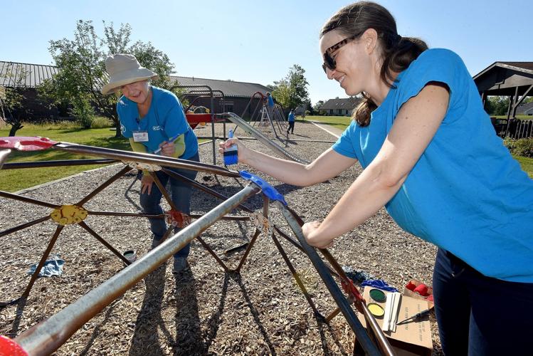 Volunteers improve play areas at Deer Creek Elementary | Local ...
