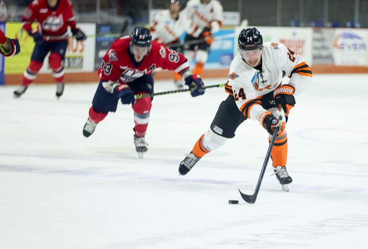'Hockey is a roller coaster': Komets crush Wings 6-1 for 6th straight ...