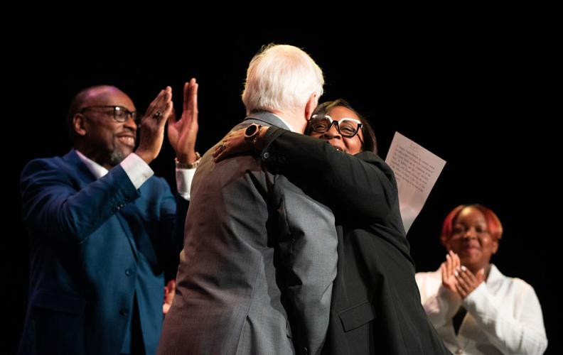Tucker takes oath of office to become Fort Wayne's new mayor | Local ...