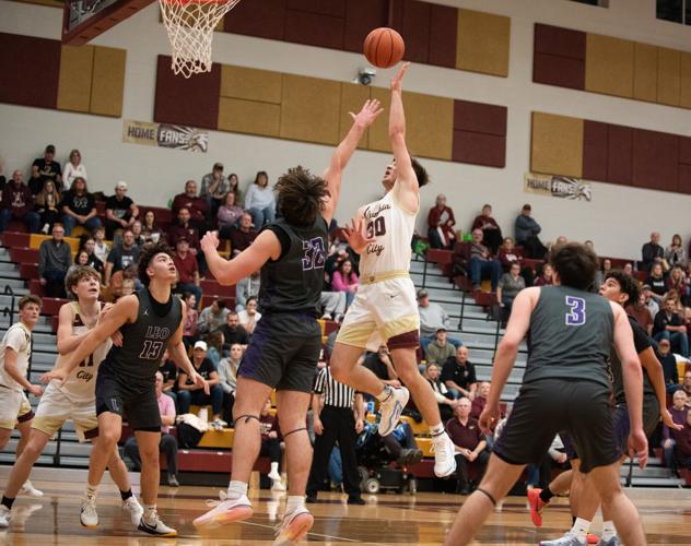 Columbia City sneaks past Leo to claim share of NE8 title | High ...