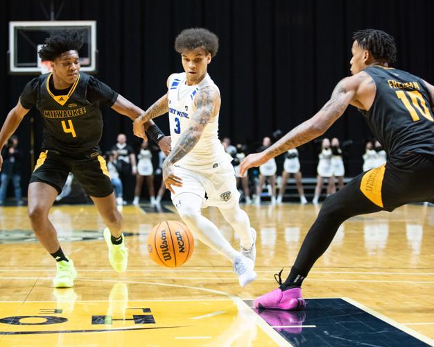 Thursday Gallery: Milwaukee defeats Purdue Fort Wayne at Memorial ...