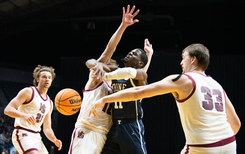Trine wins NCAA basketball title in front of record crowd | Local ...