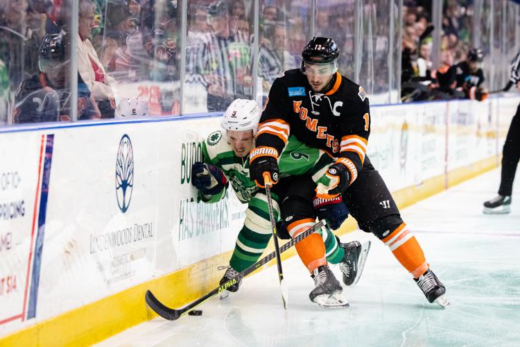 Komets 'figure it out,' score 4 unanswered goals in 3rd period, to win 5-3 on Kalamazoo's green ...