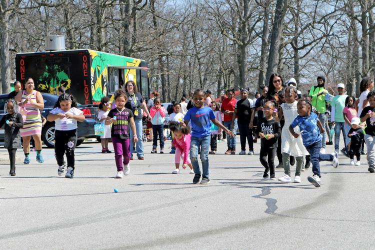 Easter egg hunt draws hundreds to southeast Fort Wayne park | Local ...