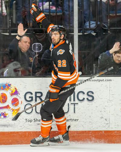Fanti shoots, Fanti scores: 1st-ever goal by a Komets netminder caps 6 ...