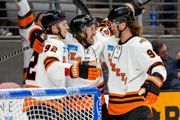 Short-handed Komets, using 8 defensemen, show grit in building 2-goal ...