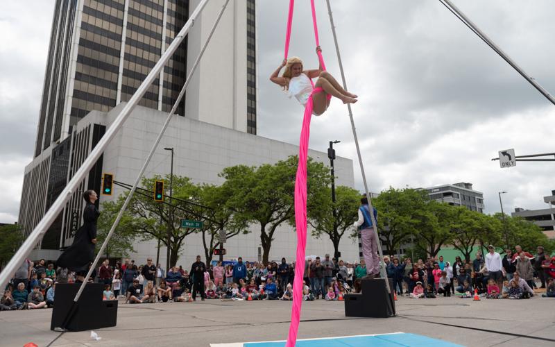 Scenes from BuskerFest in downtown Fort Wayne | Multimedia ...
