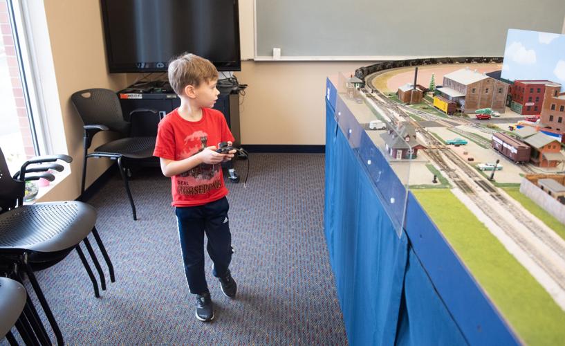 Choo-choo: Model train lovers attend Monroeville library branch event ...