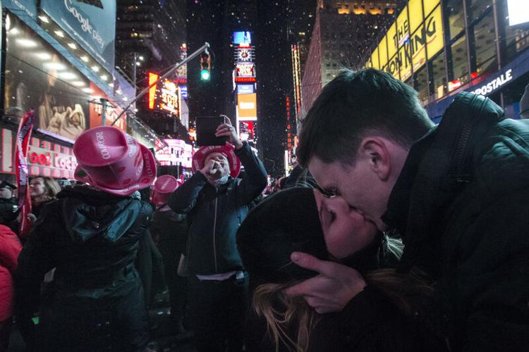 New Year's kiss guide | Living | journalgazette.net