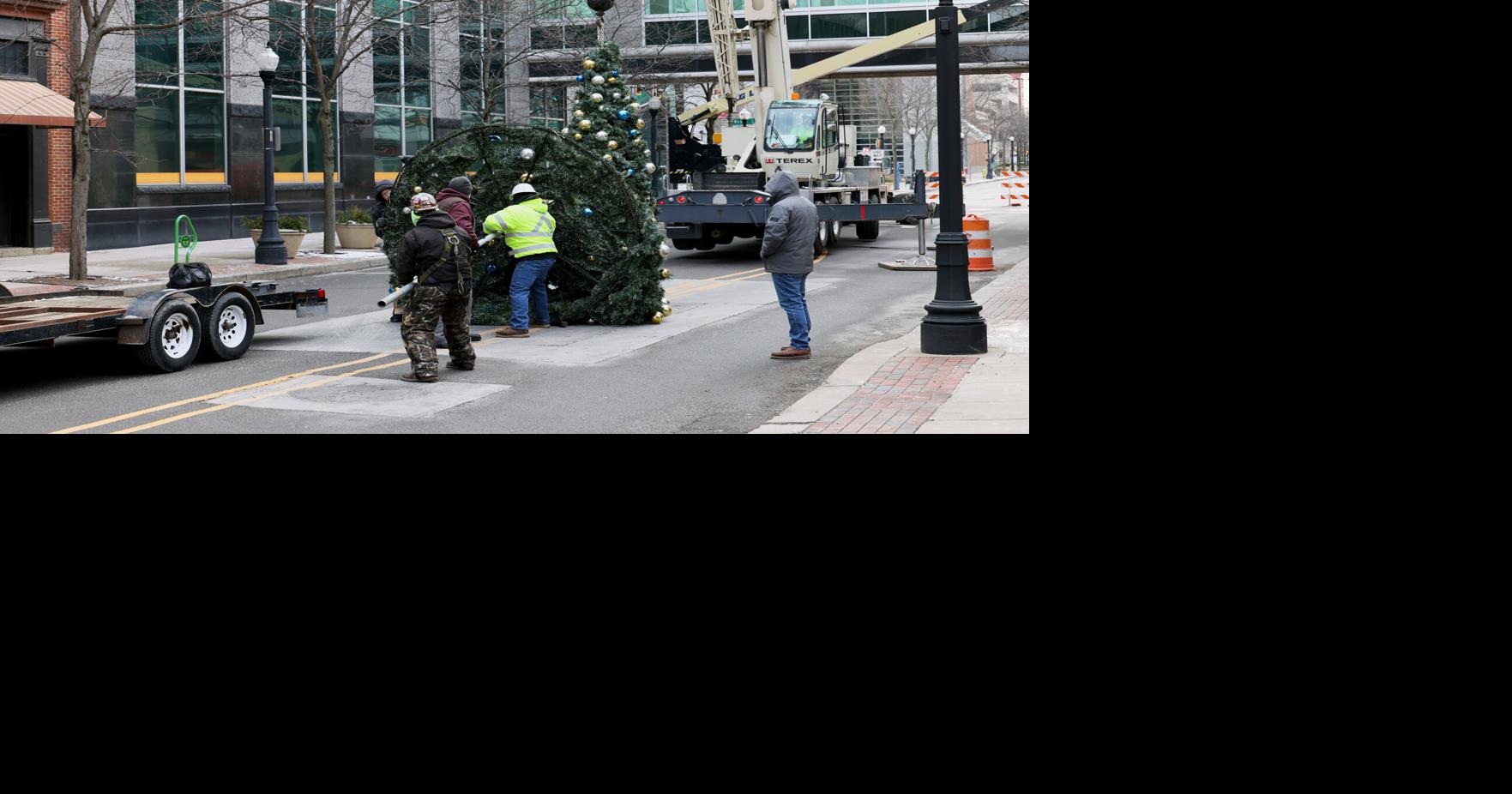Calhoun Street Christmas tree display comes down | | journalgazette.net